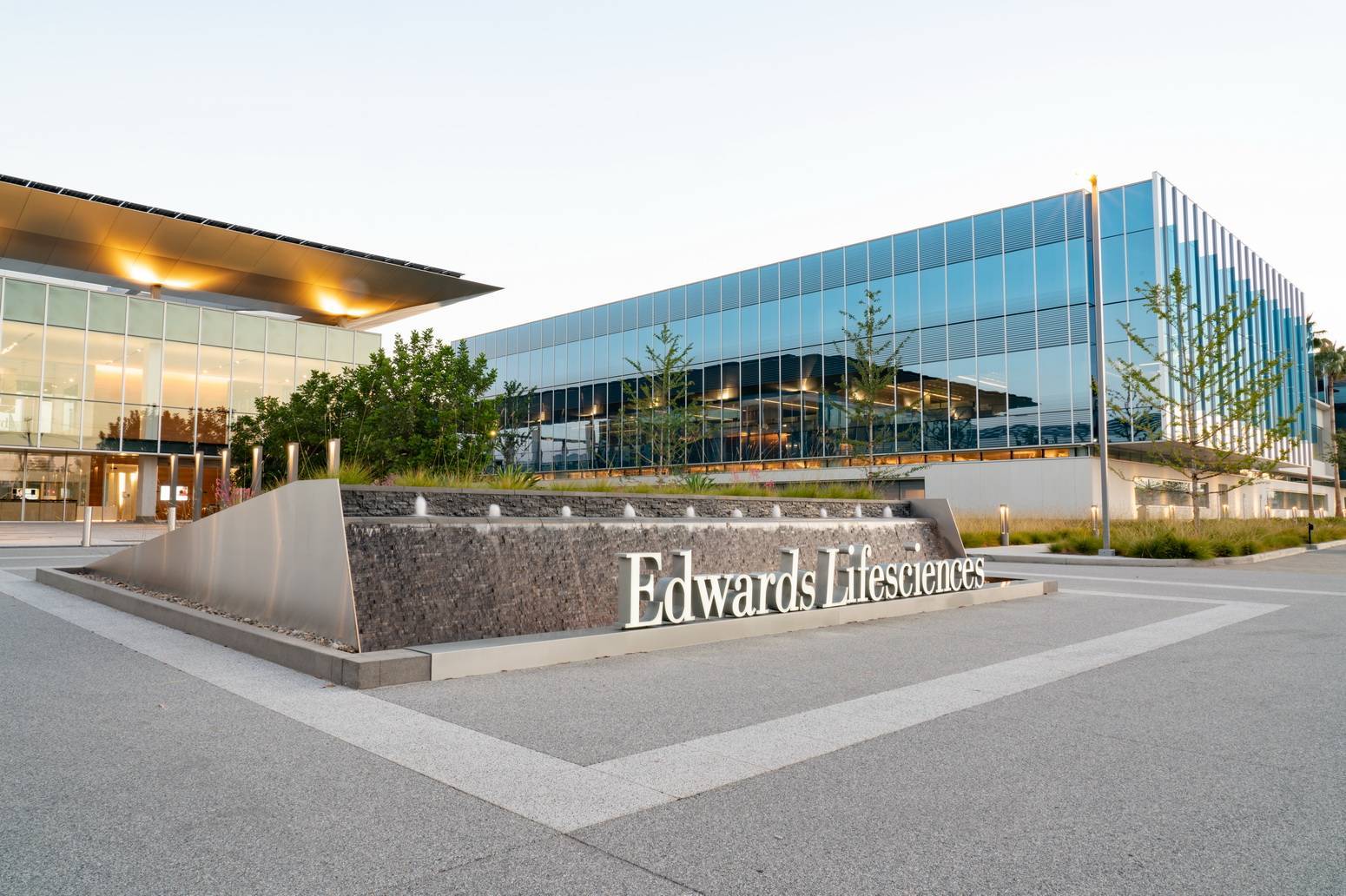 Edwards Lifesciences Launches Innovative Transcatheter Valve Repair ...